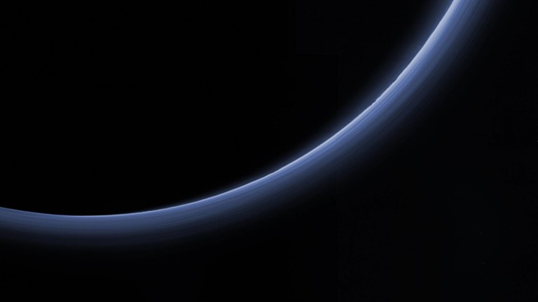 Pluto’s haze in bands of blue – Astronomy Now