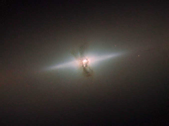Lenticular galaxy conceals an eventful past – Astronomy Now