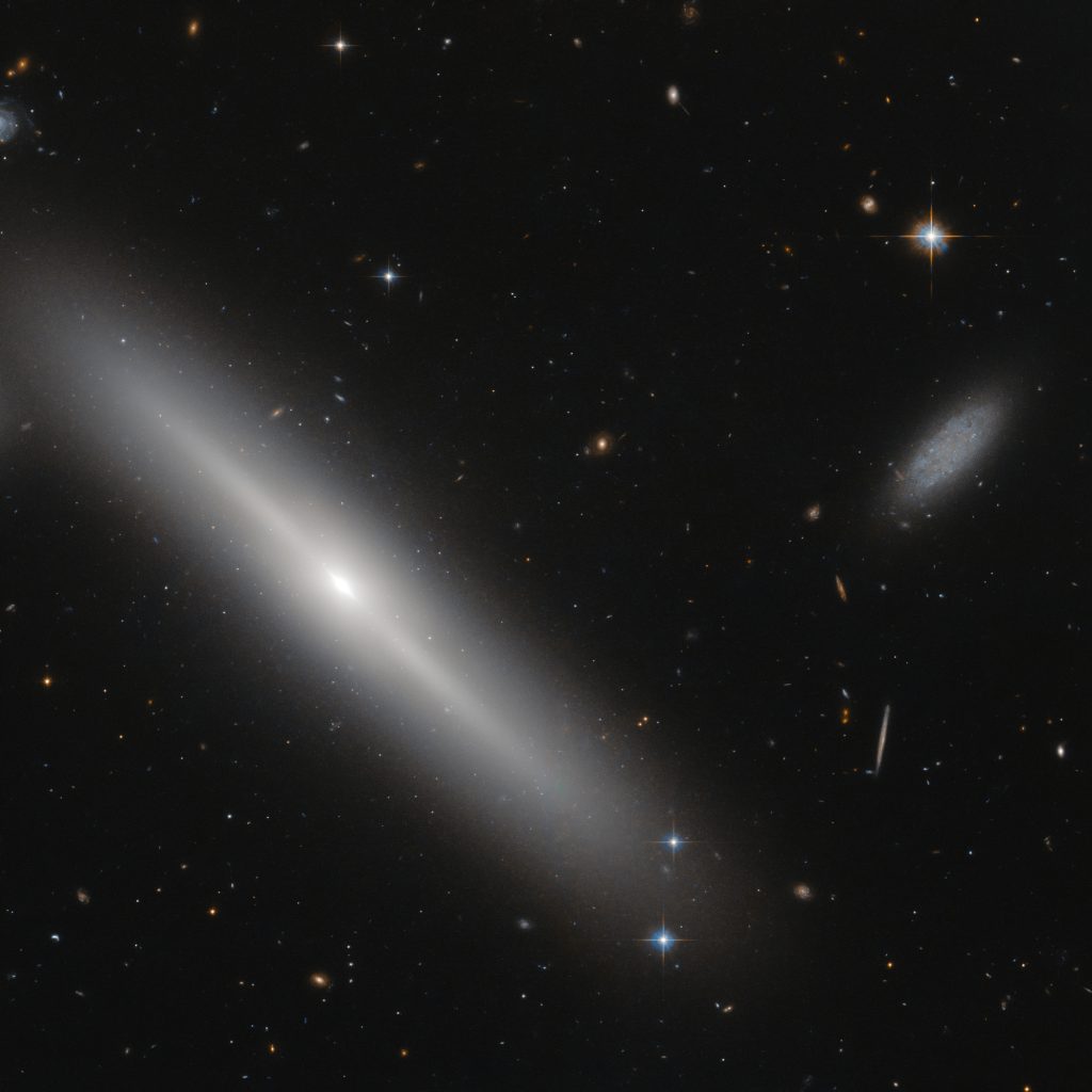 Hubble sees star clusters encircling a lenticular galaxy – Astronomy Now