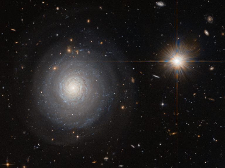 Hubble sees a lonely starburst galaxy – Astronomy Now