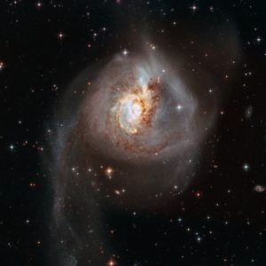Hubble gives astronomers ringside seat for galaxy merger – Astronomy Now