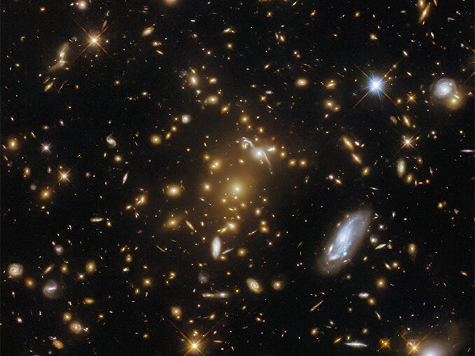 Hubble images a glittering, star-studded globular cluster – Astronomy Now